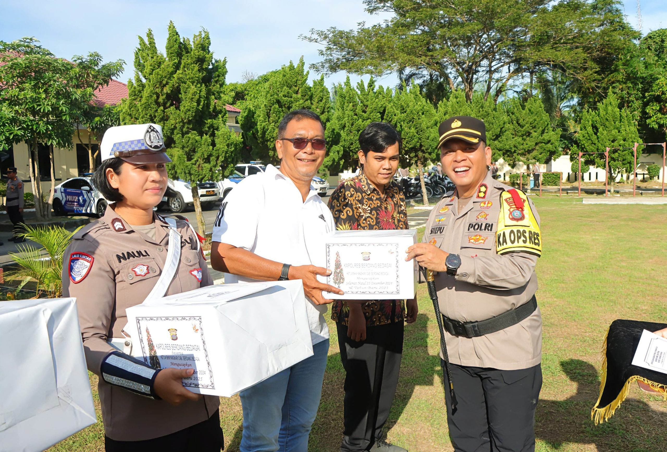 Jumat Berkah, Kapolres Sergai Berikan Bingkisan Natal kepada Wartawan ... Jumat Berkah, Kapolres Sergai Berikan Bingkisan Natal kepada Wartawan ...